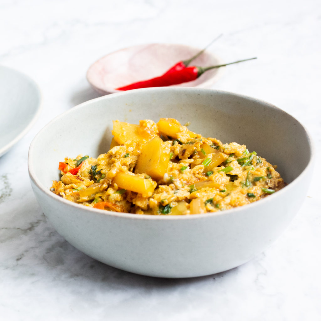 Egg Bhurji (Khagina or Scrambled Eggs with Potatoes) - Pakistan Eats